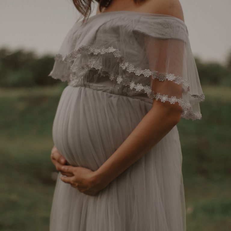 20 Maternity Shoot Tips to Celebrate Your Pregnancy Body